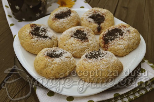 Posni keks sa džemom