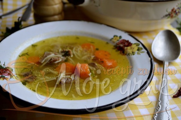 Domaća supa od mladog pevca