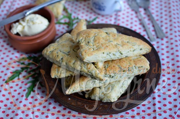 Skonsi sa kozjim sirom i rukolom