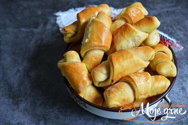 Slane kifle sa livadskim zeljem i sirom - Moje grne